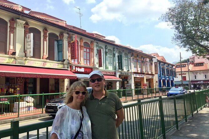 "Guided walking tour in German, utilizing public transportation. - Colonial and Civic District: Walking Through History