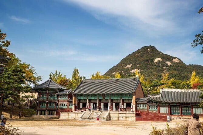 Gyeongbokgung Palace & Bukchon Village Walking Tour - Discovering Traditional Charm at Bukchon Hanok Village