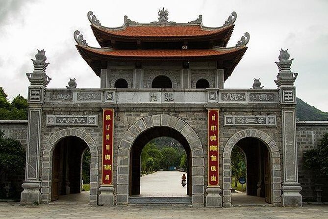 Ha Noi: Full-day Tam Coc River Adventure - First Stop: Tam Coc – Nature’s Inland Ha Long Bay