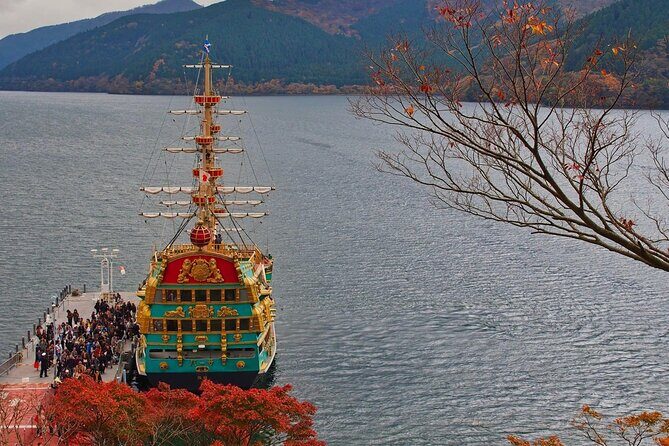 Hakone Private Day Trip with English Speaking Driver From Tokyo - First Stop: Hakone Shrine