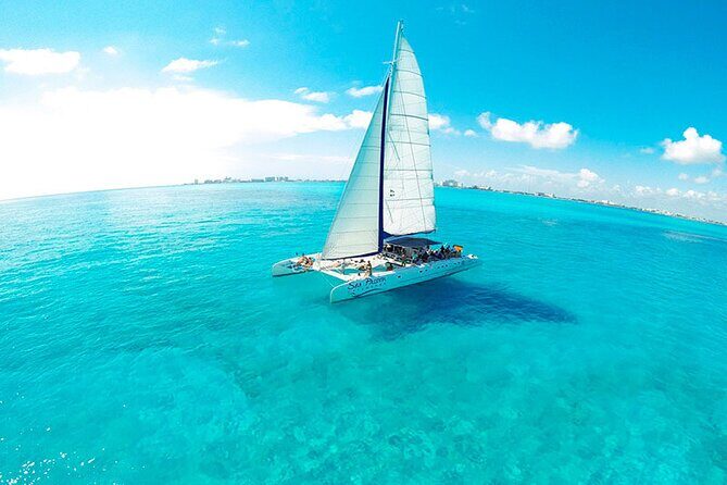 Half Day Luxury Sailing Experience in Riviera Maya with Open Bar - Group Dynamics and Size