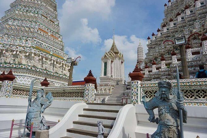 Halfday Private Muslim Selfie Sights Tour with Halal Lunch - Temple of the Dawn (Wat Arun): The Sunset Icon