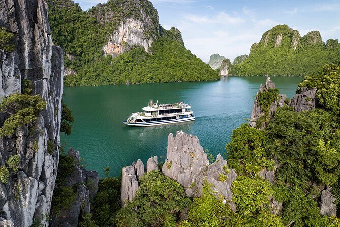 Halong Bay Luxury cruise Day trip: Buffet Lunch, Limousine bus - Visiting Surprise Cave and Titop Island