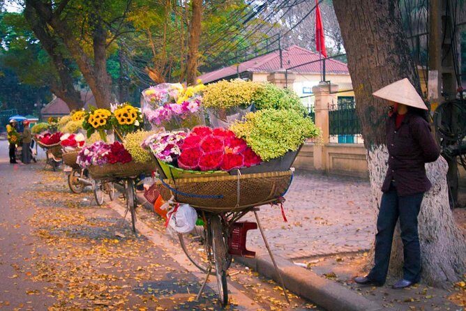 Hanoi Half-day City Tour with Dong Xuan Market - Ho Chi Minh’s Memorial House: Peering Into the Leader’s Life