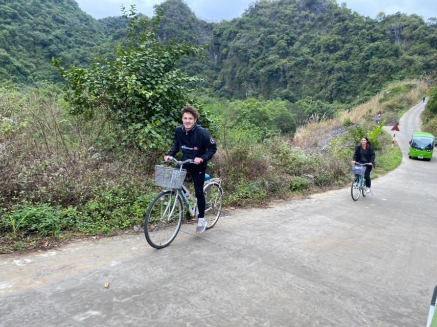 Hanoi - Lan Ha Bay 1 Day with kayaking , Swimming and Cave - The Experience of the Cruise