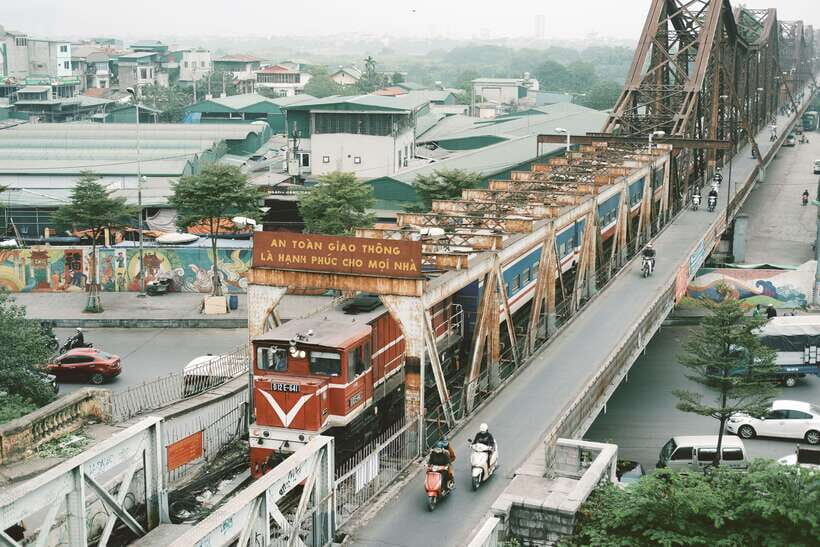 HANOI MOTORBIKING TO TOURIST ATTRACTIONS & STREET FOOD TOUR - Itinerary Breakdown