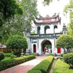 Hanoi Private Tour: Hoa Lo Relic, Train Street, All Highlights - Presidential Residence and Ho Chi Minh’s Stilt House