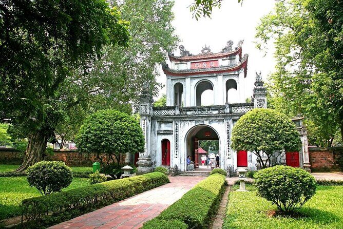 Hanoi Private Tour: Hoa Lo Relic, Train Street, All Highlights - Presidential Residence and Ho Chi Minh’s Stilt House
