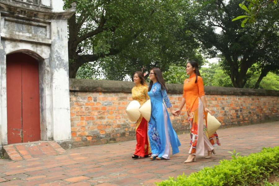 Hanoi: Traditional Ao Dai Dress and Non La Hat Rental - Authenticity, Photos, and Making Memories