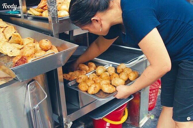 Hanoi Walking Street Food Tour with Train-Street Visit - The Heart of Hanoi: Pho and Che