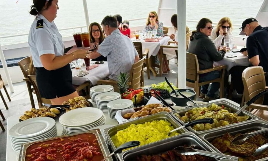 Harbour Town: Sunday Brunch Buffet Cruise - Food and Beverage: A Southern-Style Feast