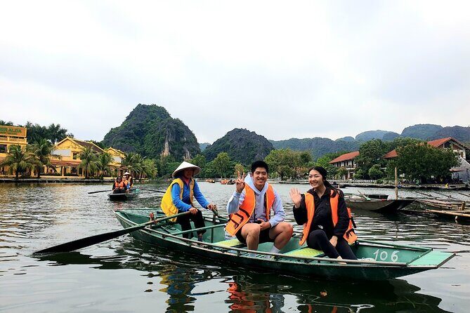 Highlight Ninh Binh Full Day Tour Tam Coc Boat, Mua Cave, Hoa Lu - First Stop: Hoa Lu Ancient Capital