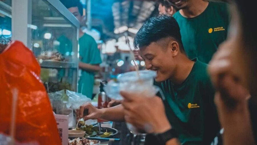 Ho Chi Minh City: Street Foodie Night Cycling Tour - Analyzing the Value