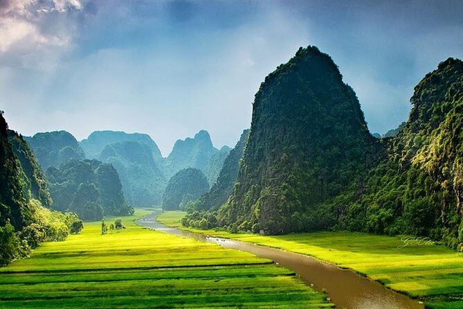 Hoa Lu -Tam Coc - Mua Cave Full Day Trip with Limousine Bus - Climbing Mua Cave for Unbeatable Views