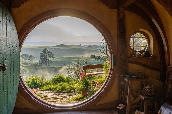 Hobbiton Movie Set& Te Puia Experience Private Tour From Auckland - Detailed Breakdown of the Itinerary