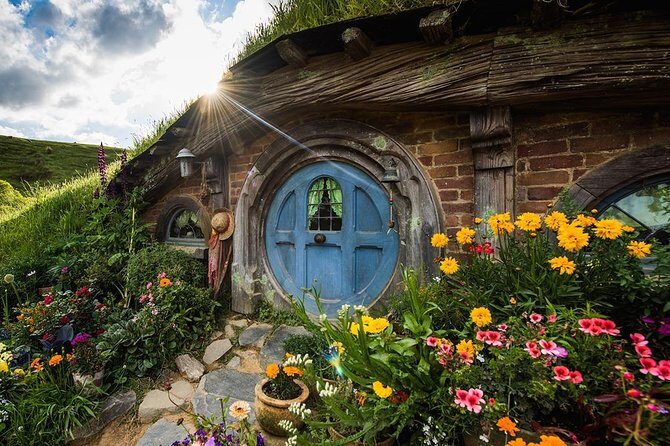 Hobbiton & Rotorua Small Group Day Tour inc Te Puia from Auckland - Delving into Rotorua’s Geothermal and Maori Culture at Te Puia