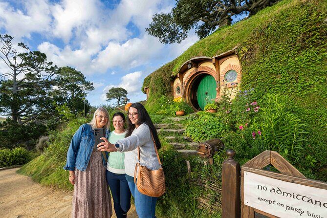 Hobbiton & Rotorua Small Group Tour from Auckland - Lake Rotorua: Nature’s Volcanic Masterpiece