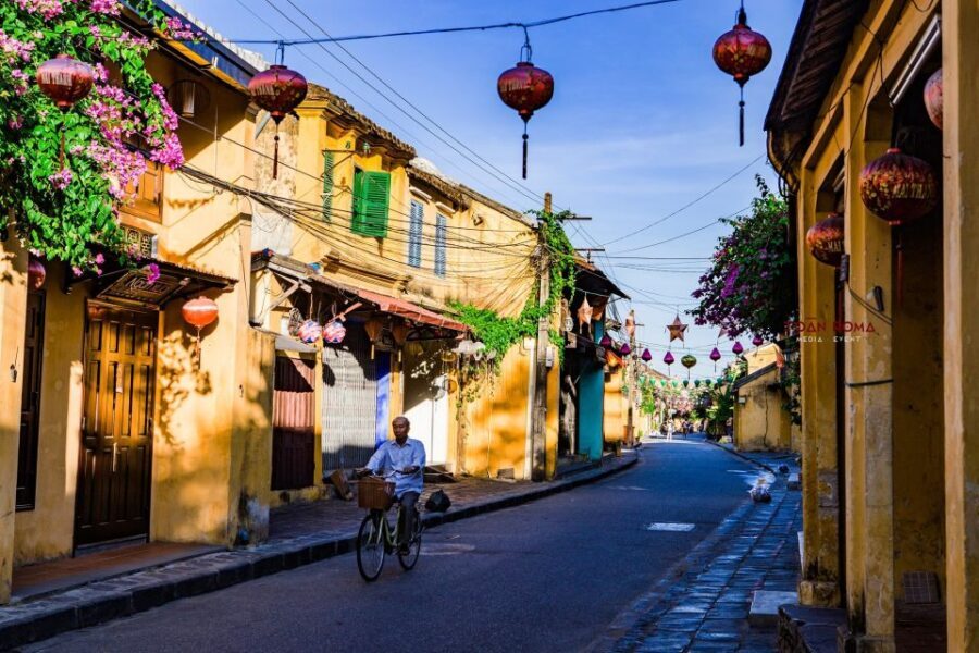 Hoi An: 2.5-Hour Street Food Tour - Food and Beverage Inclusions