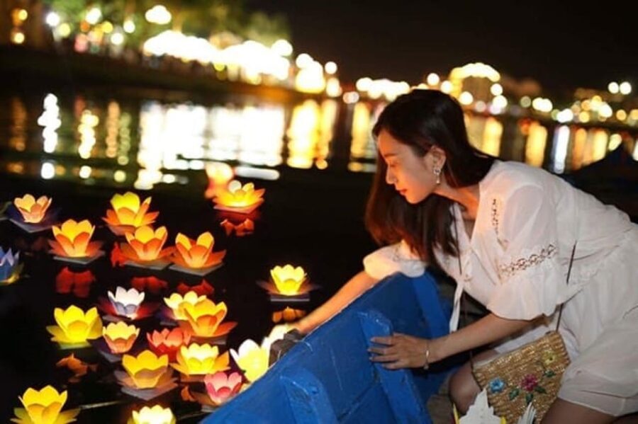 Hoi An: Floating Flower Lantern River Boat Ride at Night - The Itinerary in Detail