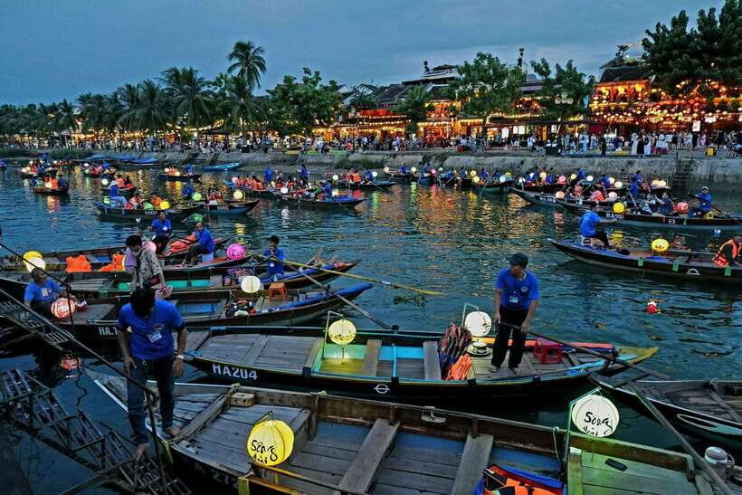 Hoi An: Hoai River Boat Trip by Night with Release Lantern - What to Expect on the Tour