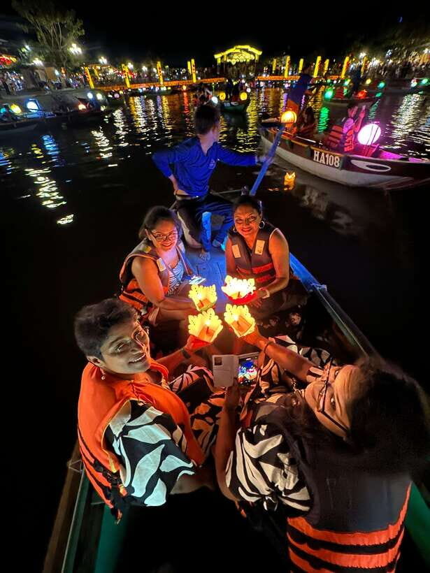 Hoi An: Lantern-Lit Streets, enjoy local food, and Boat Ride - The Itinerary in Detail