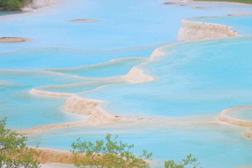 Huanglong Scenic Area: Explore Stunning Five-Colored Ponds - What to Expect on the Tour