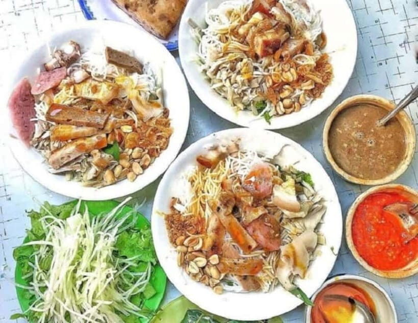 Hue: Food Walking Tour with Local Guide - The Itinerary in Detail