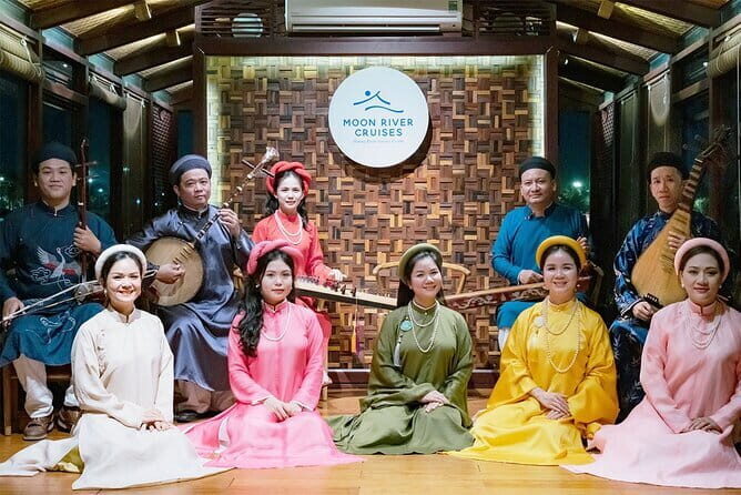 Hue Night Tour: Cyclo, Street Food & Folk Music on Perfume River - Why This Tour Offers Great Value