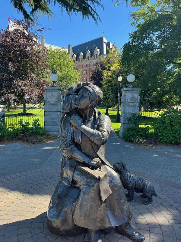 Iconic & Obscure Victoria Walking Tour - The Guides: Enthusiasm Meets Expertise
