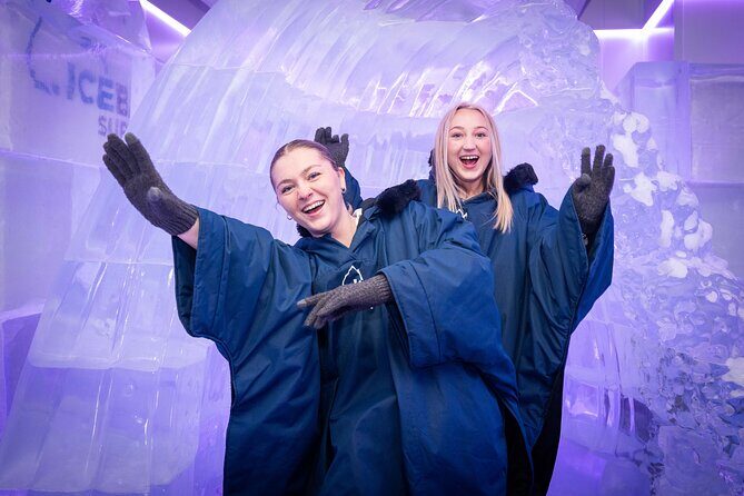 Immersive Ice Bar Experience and Drinks - The Experience’s Social Atmosphere and Group Size