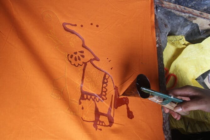 Interactive Batik Workshop and Lessons in Sri Lanka - Exploring the Batik Experience in Kandy