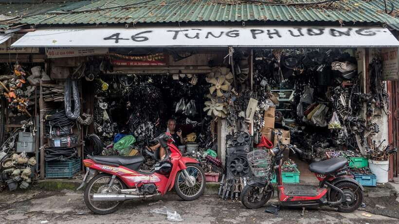 Into The Thieves Market Hanoi Photography Tour - The Itinerary in Detail