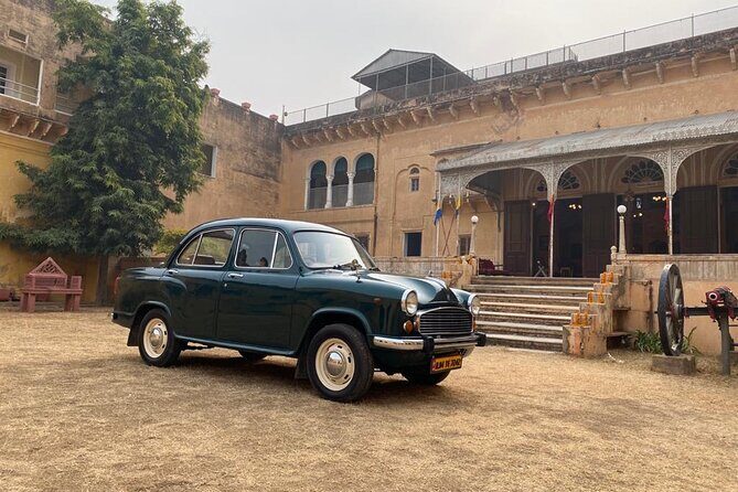Jaipur sightseeing tour - with private car & guide - Sheesh Mahal: A Romantic First Stop