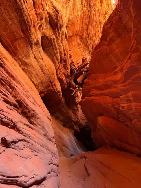 Kanab: Peekaboo Slot Canyon & Great Chamber Tour/Guided Hike - Detailed Review of the Tour Experience