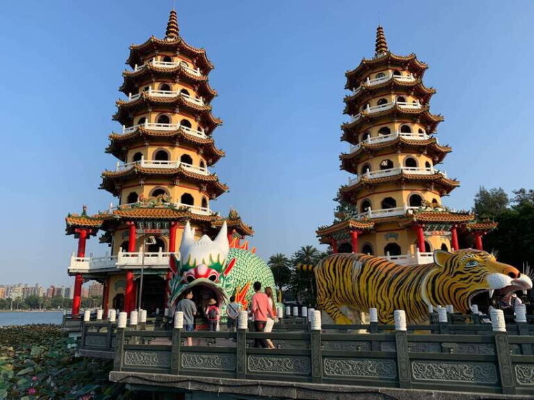 Kaohsiung: Private City Tour with Fo Guang Shan Museum - Transportation & Group Size