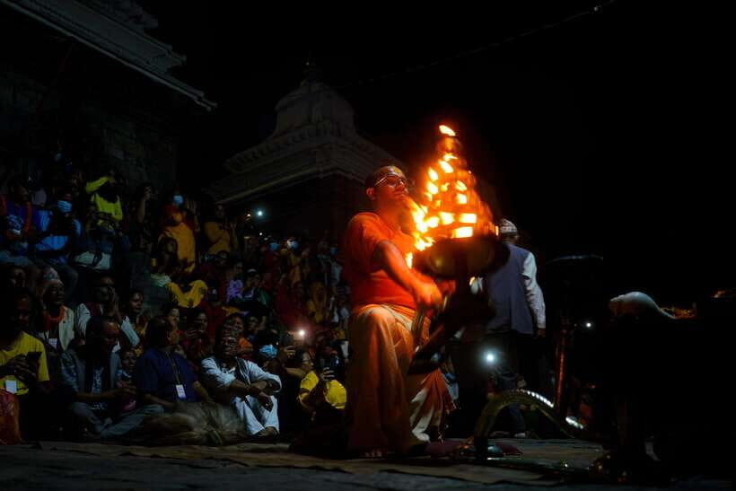 Kathmandu: Pashupatinath Temple Evening Aarati Tour - The Evening Aarati Ceremony: What to Expect