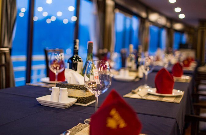 kAYAKING AND CRUISING ON 5 STAR - ALISA CRUISE 2 DAYS 1 NIGHT - What Makes the Alisa Cruise Stand Out?