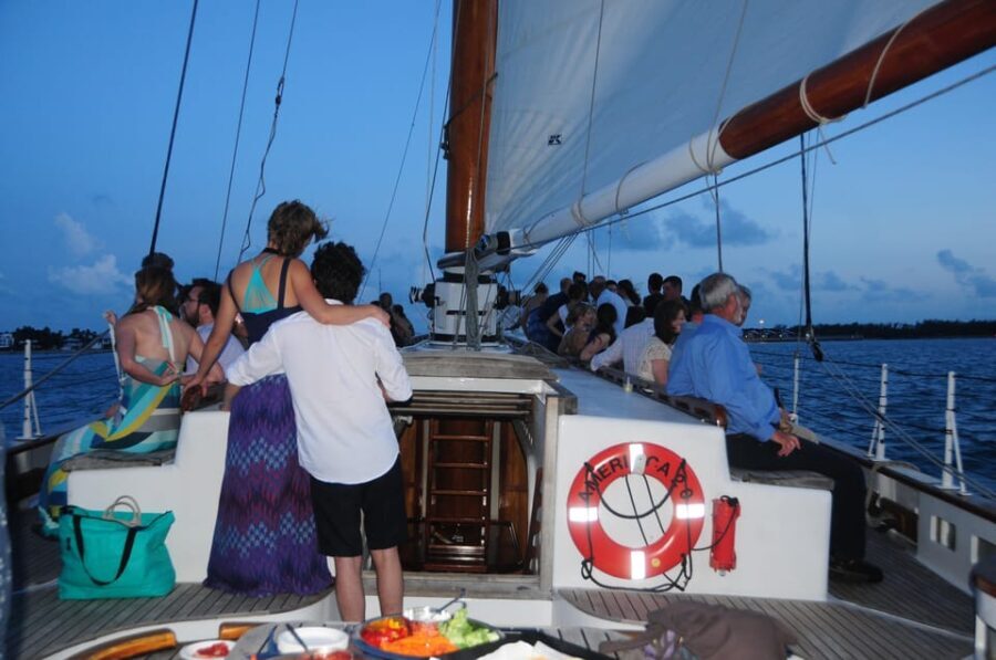 Key West: Live Christmas Holiday Music Cruise with Hot Cocoa - FAQ