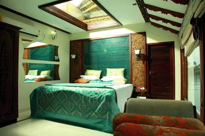 Kochi Private Tour: Overnight Alleppey Backwaters Luxury Houseboat Cruise - What Makes This Tour Stand Out?