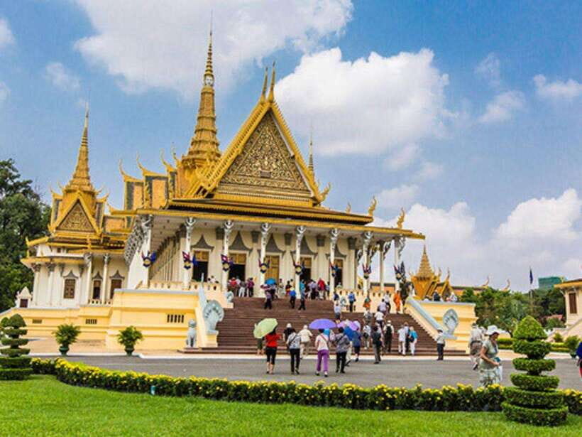 Koh Dach Silk Island and Phnom Penh City Private Day Tour - Touring Phnom Penh: A City of Contrasts