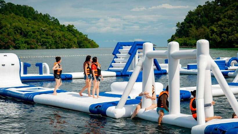 Kota Kinabalu : Unlimited Water Sports Sea Water World - The Unlimited Inflatable Water Park: Running Man