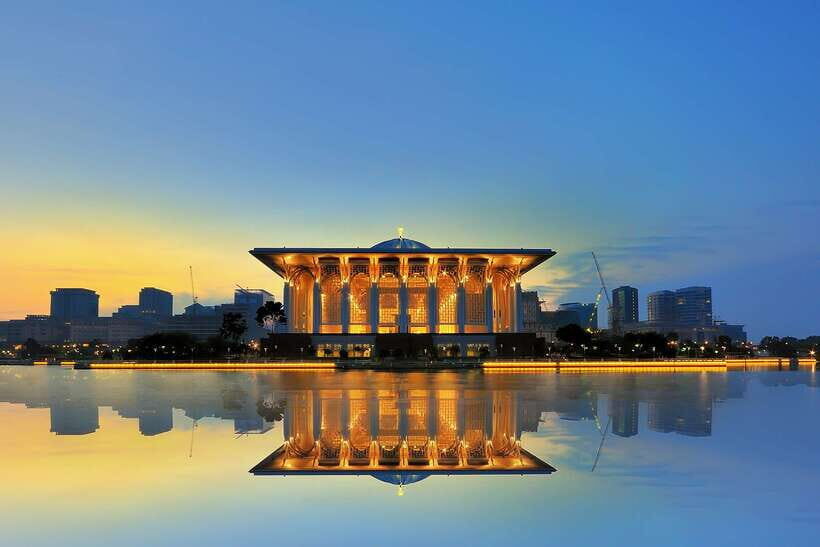 Kuala Lumpur: Putrajaya City Tour with Lake Cruise - Pickup and Departure: Comfortable Start