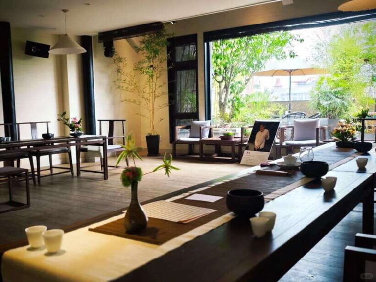 Kunming: Yunnan Provincial Museum & Chinese Teahouse