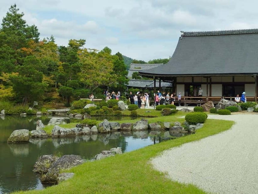 Kyoto: Arashiyama Bamboo Forest and Nijo Castle Private Tour - The Experience: What Travelers Can Expect
