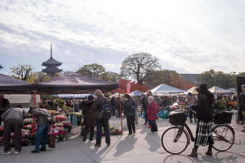 Kyoto: Chat & Treasure Hunt at To-ji Flea Market with Locals - Practical Details: What to Expect