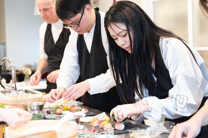 Kyoto: Enjoy Sushi & Market Tour! Best for Family & Couple! - Who Should Consider This Tour?