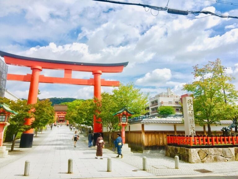 Kyoto: Fushimi Inari Shrine and Mount Inari Guided Tour