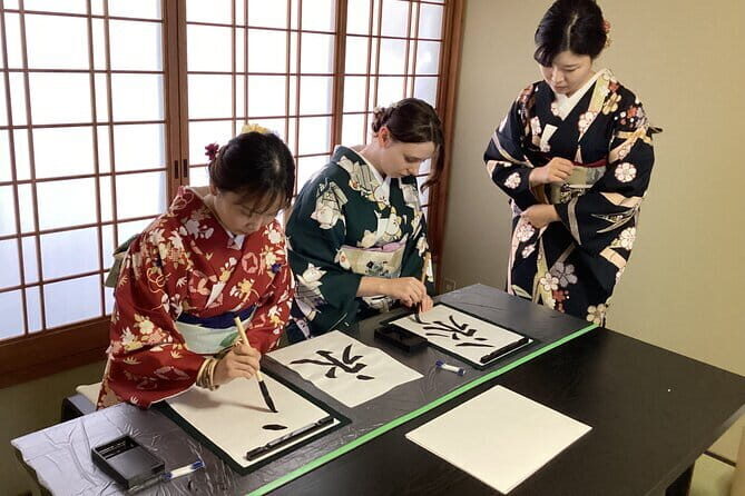 Kyoto: Japanese Calligraphy Class in 150 years old townhouse - Why it’s a Great Choice