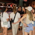 Kyoto: Nighttime Walking Tour in Gion Area with Sake in Hand - What to Expect: A Step-by-Step Breakdown
