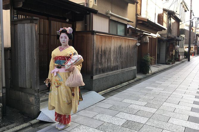 KYOTO's OLD TOWN of GION - An In-Depth Look at the Gion Evening Experience